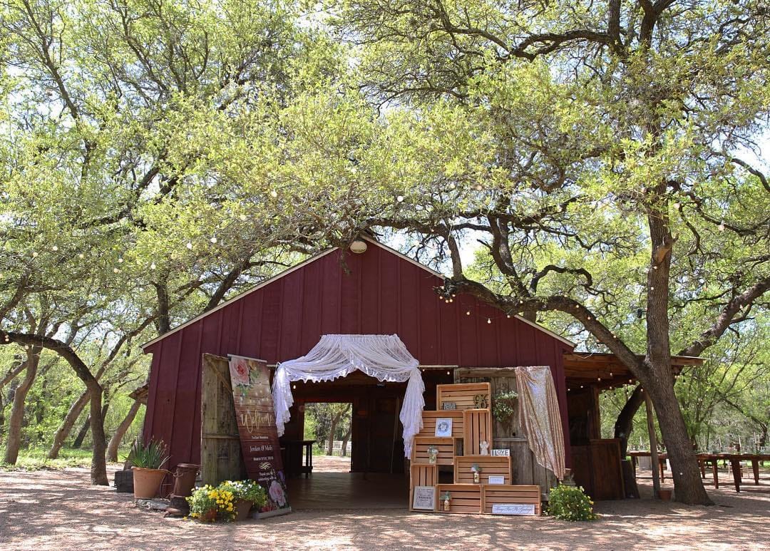 12 Best Rustic Ranch and Barn Wedding Venues in Texas| Misdress